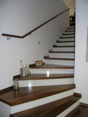 Lesene stopnice | Samonosilne | S kovinsko konstrukcijo...