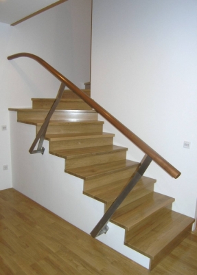 Lesene stopnice | Samonosilne | S kovinsko konstrukcijo...